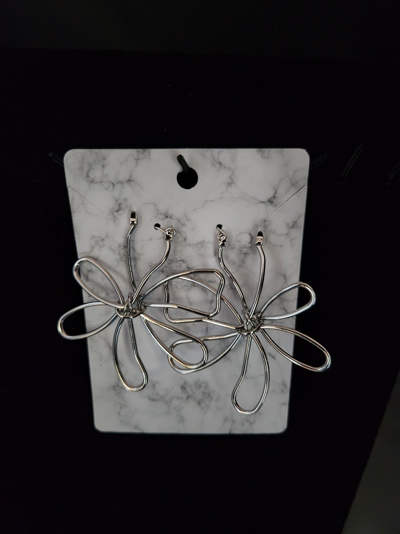 Queen Earrings - Etsy