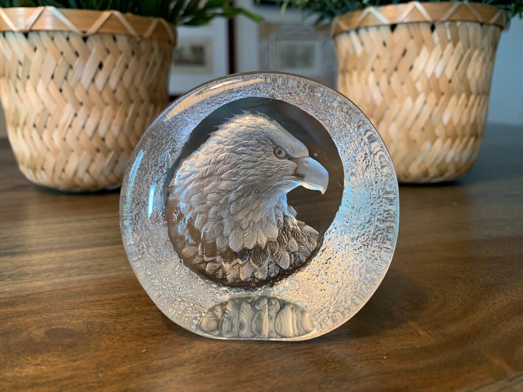 Crystal Etched Eagle Paperweight Signed Mats Jonasson Numbered 9201