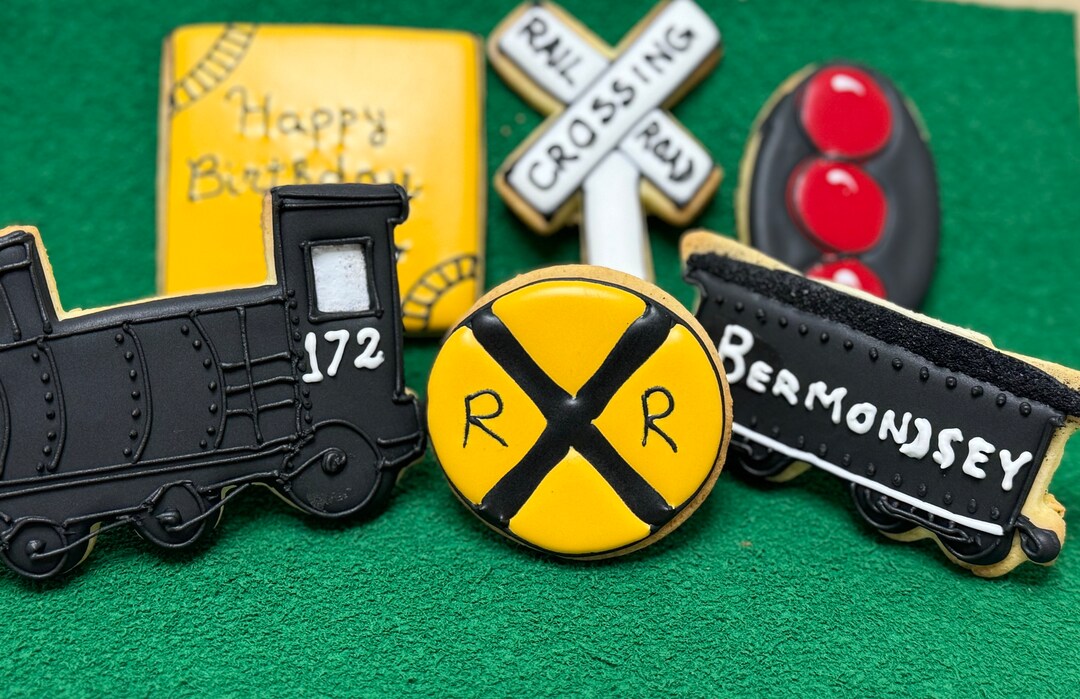 Train Biscuits / Train Cookies/ Bespoke Iced Cookies / Iced Biscuits ...
