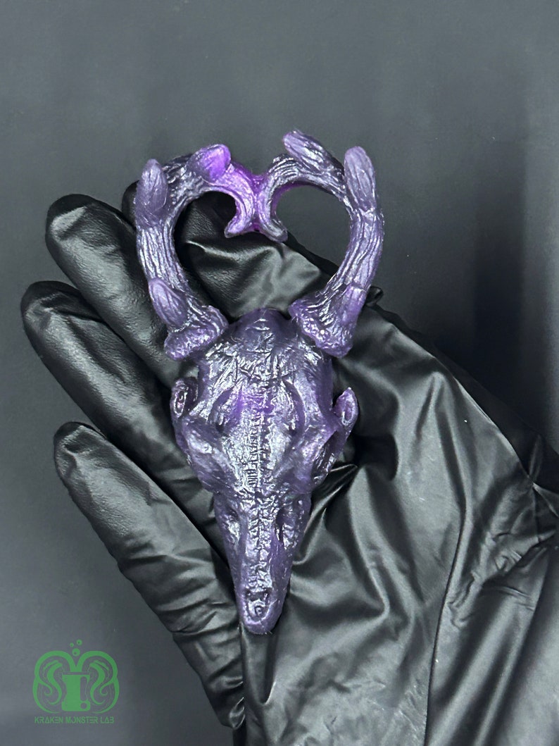 Flop Eggplant Deer Skull Squishy Purple & Black - Etsy Norway