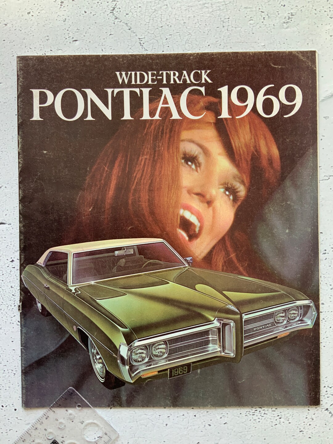 1969 Pontiac Brochure. Auto Ad Brochure. Strato-chief. 2+2 Pontiac Wide ...