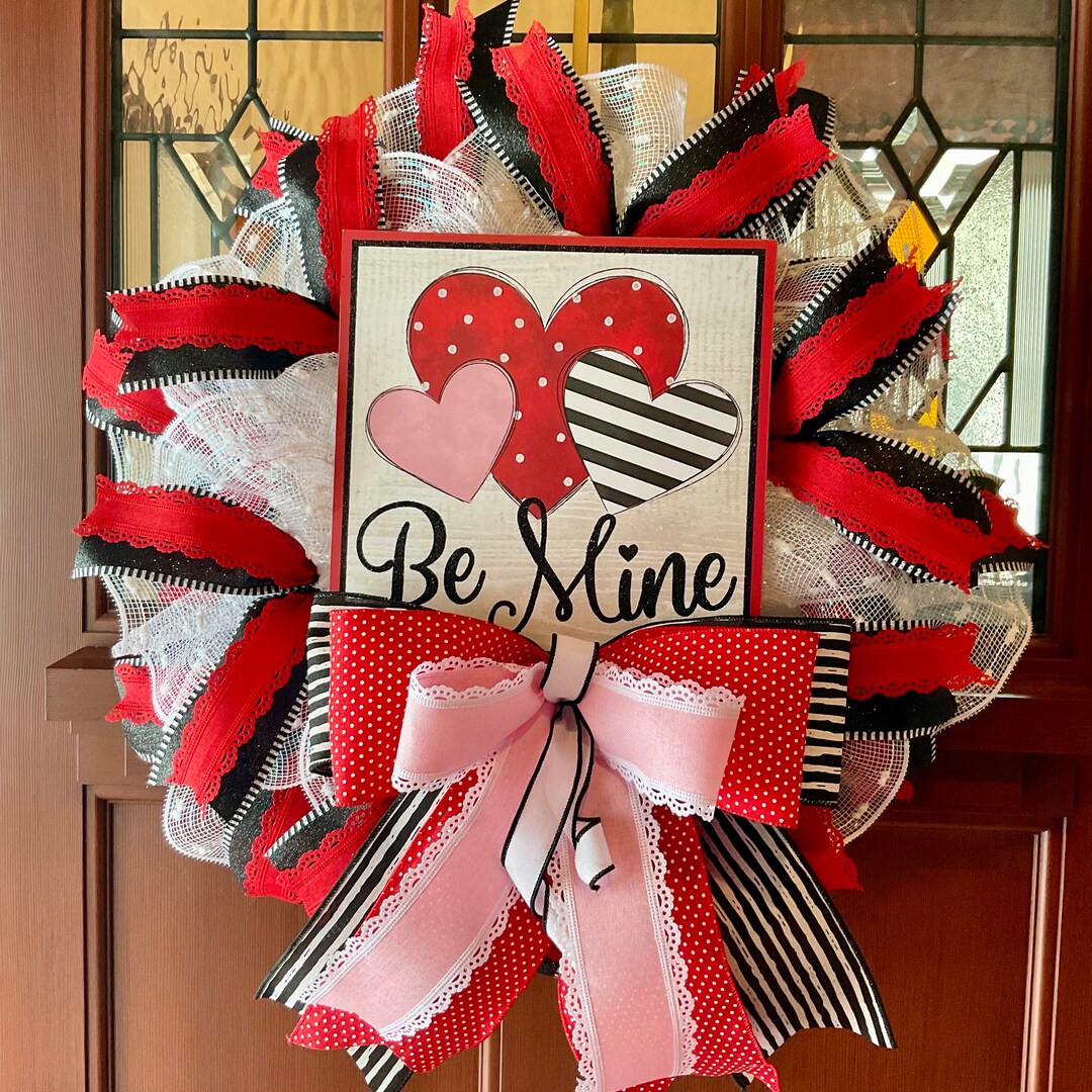 Valentine Wreath, Valentine Door Decor, Be Mine Valentine Wreath ...