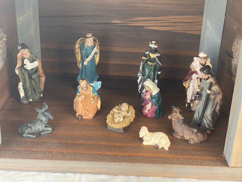 Small Christmas Manger and Nativity Figurines - Etsy