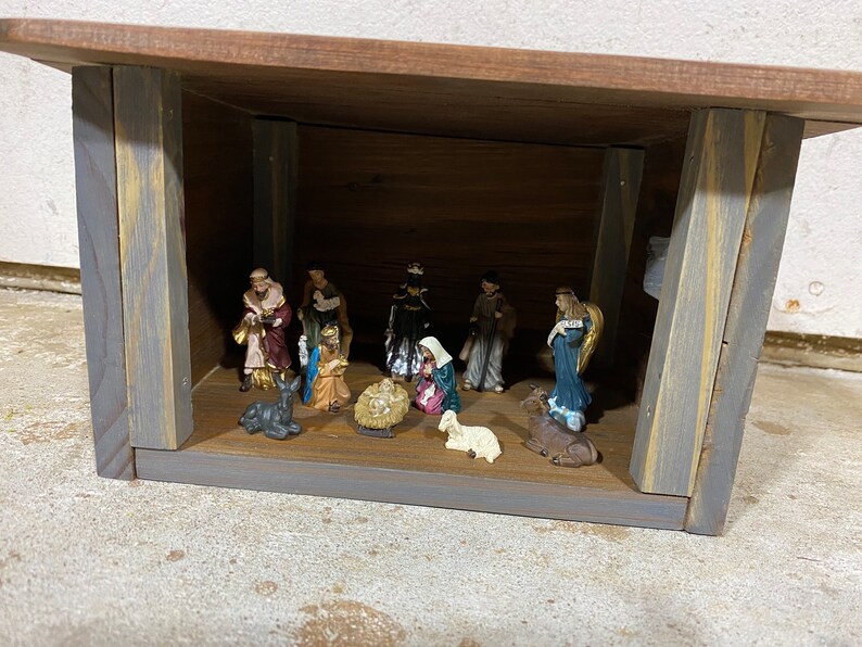 Small Christmas Manger and Nativity Figurines - Etsy