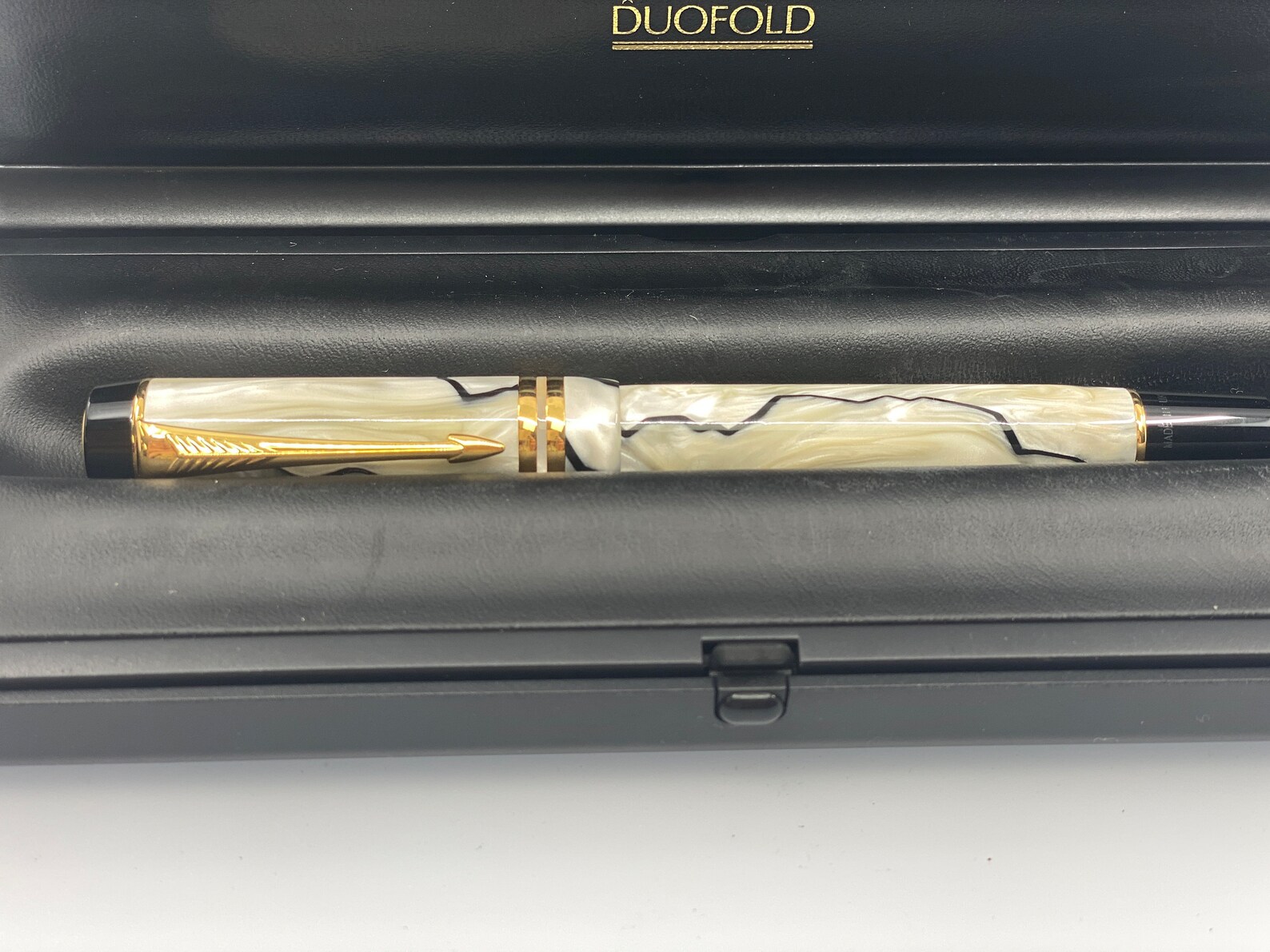 Parker Duofold Fountain Pen in White Marble Pearl and Black: A ...
