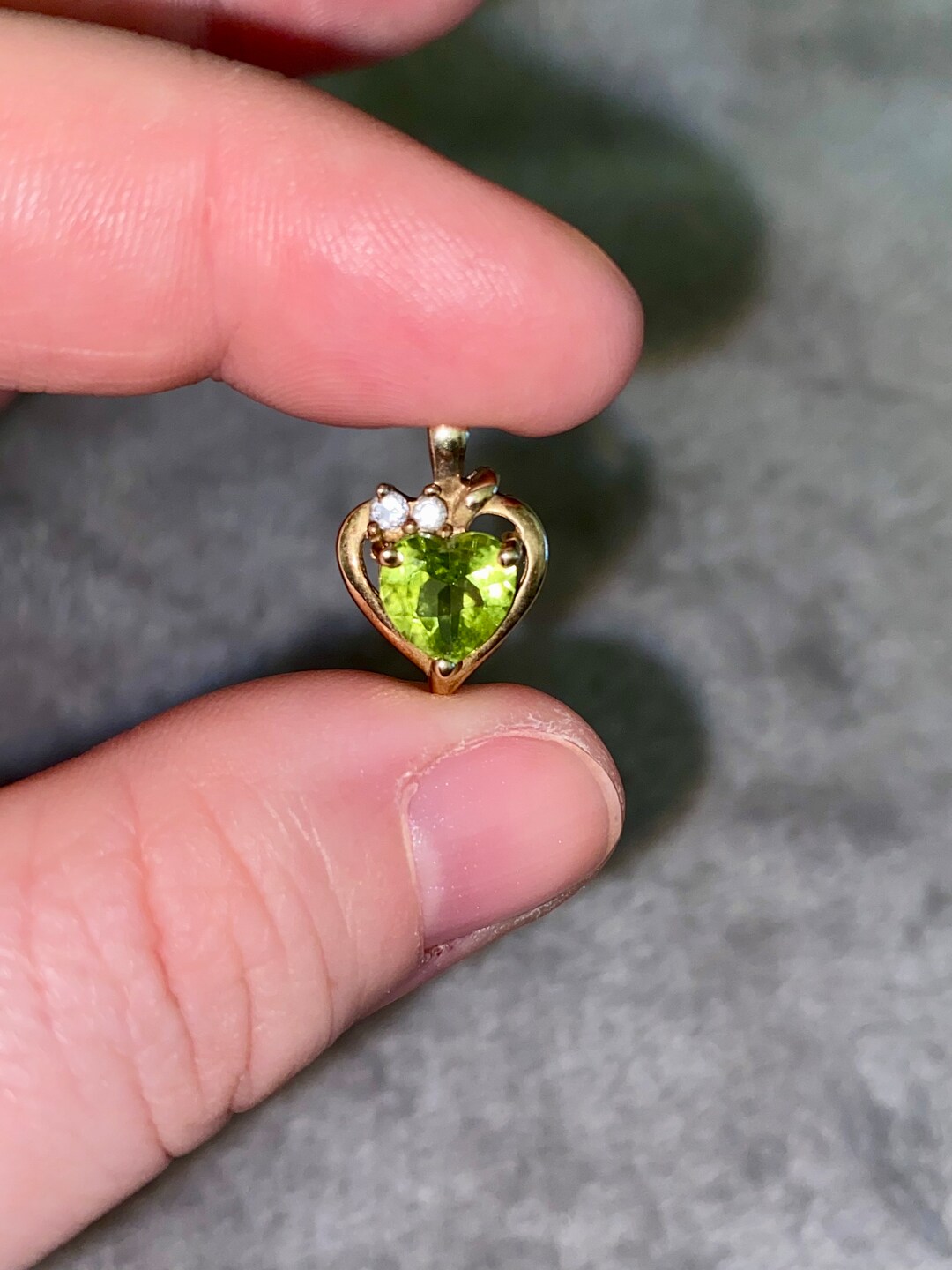 10k Solid Gold Heart with Peridot Center Stone & Two Small Cz Stones ...