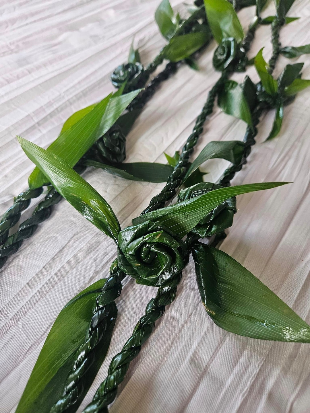Ti Leaf Lei: Double Strand Hawaiian Wedding Lei With Roses - Etsy