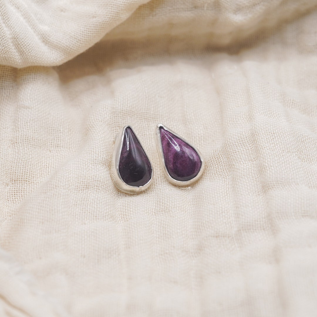 Purple Spiny Oyster Studs - Etsy