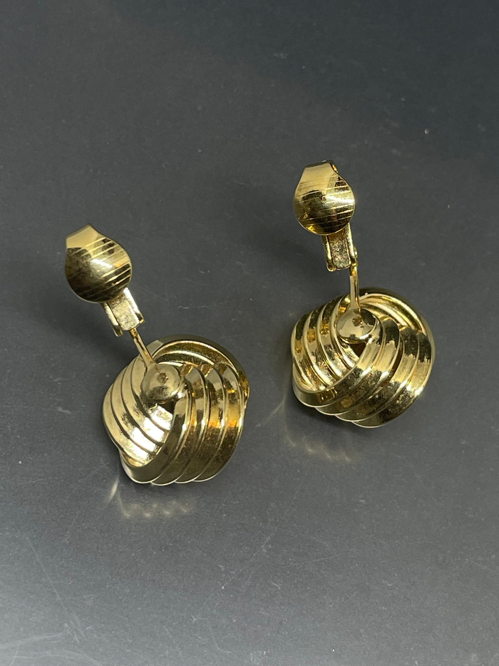 VTG Crown Trifari Gold Tone Coil Knot Classic Career Simple 0.6 Clip ...