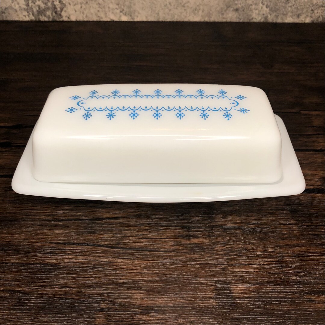Vintage Pyrex White Milk Glass With Cornflower Blue Snowflake Garland ...