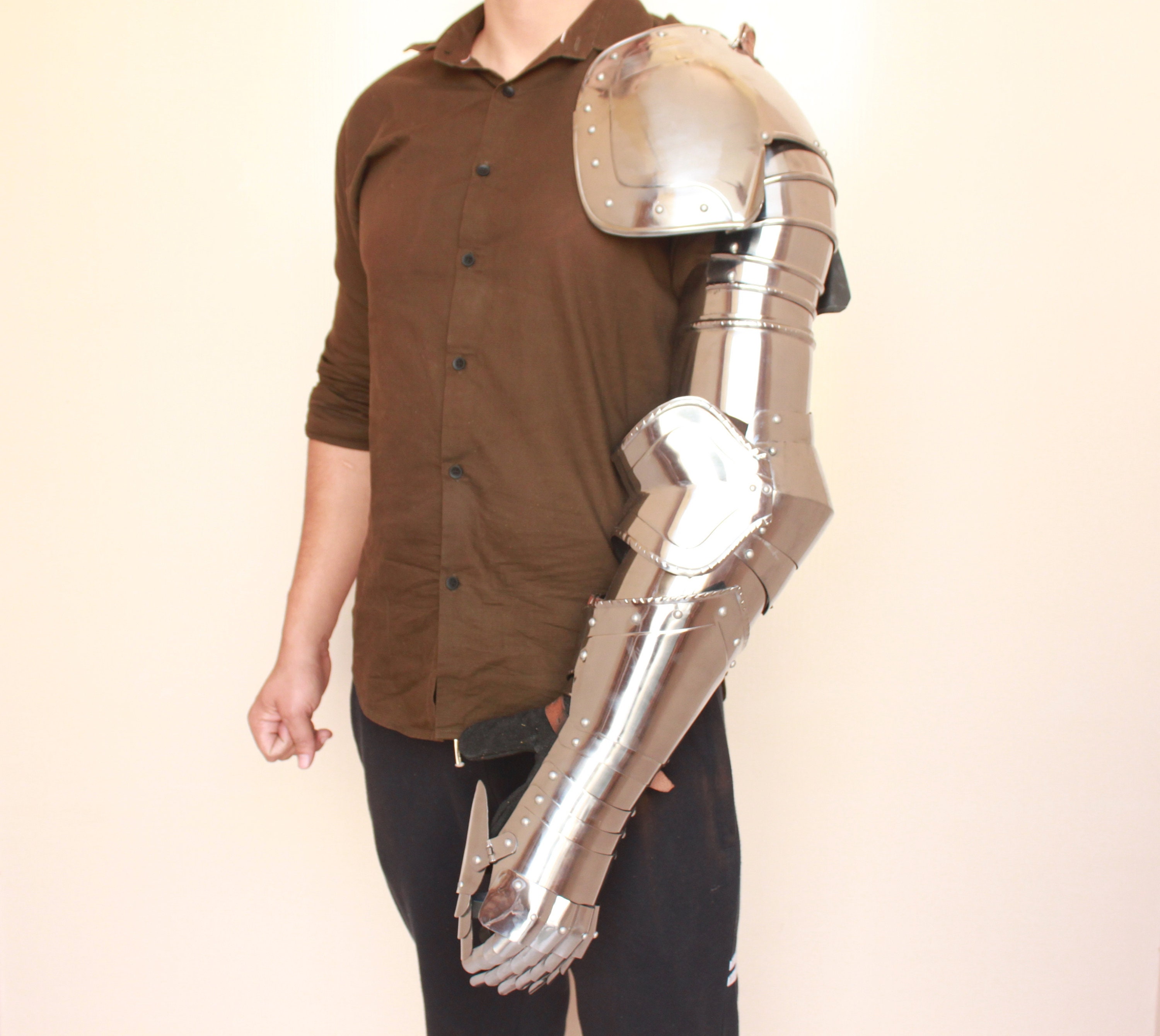 HANDMADE Single Full Arm Set With Gauntlets and Pauldrons Costume - Etsy