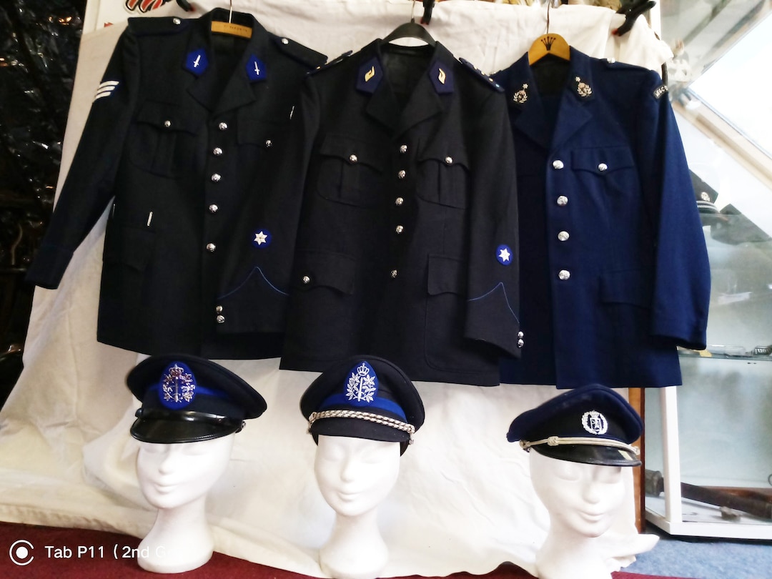 Belgique 3 uniformes complets des services de police belges période ...