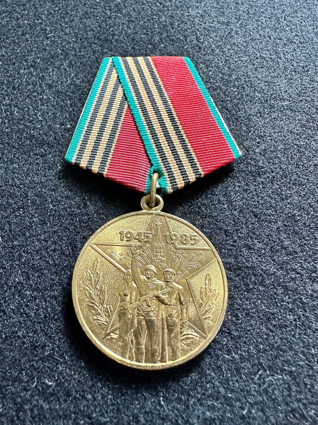 Die Medaille für 40 Jahre Tapferkeit Großer Vaterländischer Krieg 1941 ...