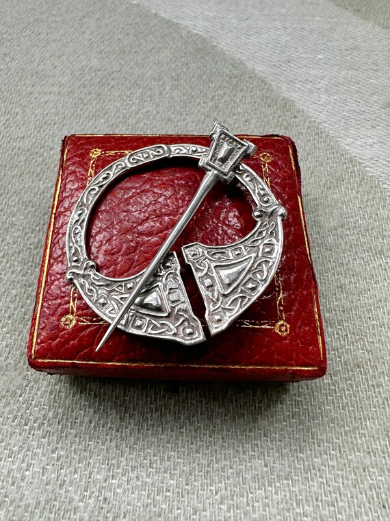 Antique Alexander Ritchie Silver Brooch - Gem