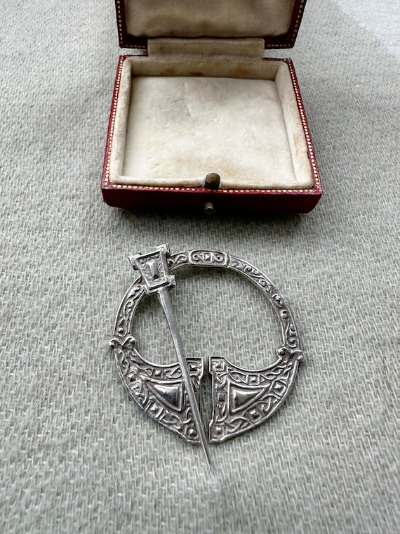 Antique Alexander Ritchie Silver Brooch - Gem