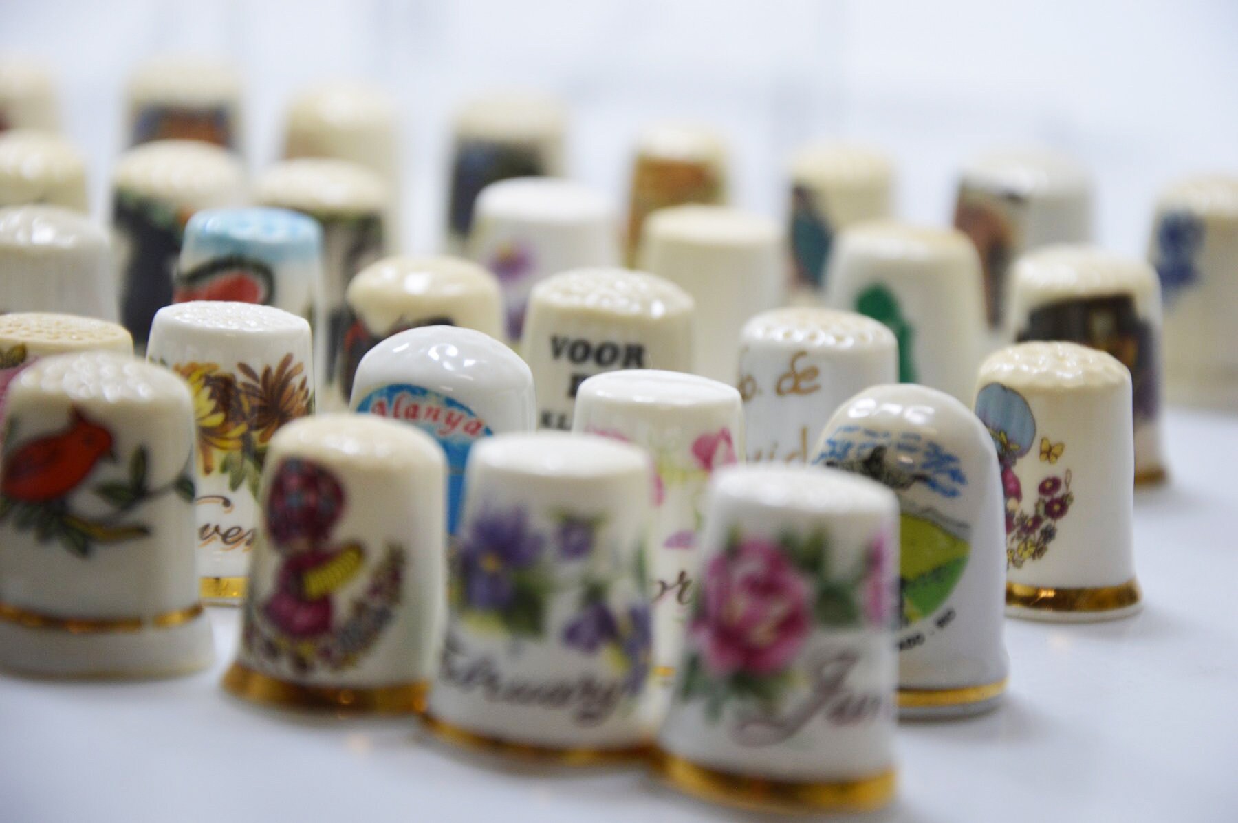 Porcelain Thimble Collection, 100 Pieces 1970-1980 Vintage - Etsy