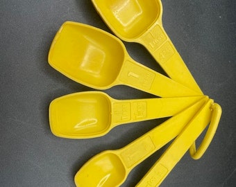 Vintage Tupperware Measuring Cups and Spoon Set in Yellow 1970s - Etsy