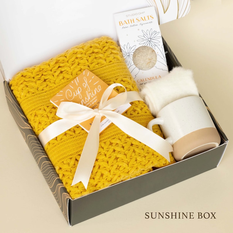 Graduation Gift Box for Her, College Graduation Gift Basket ...