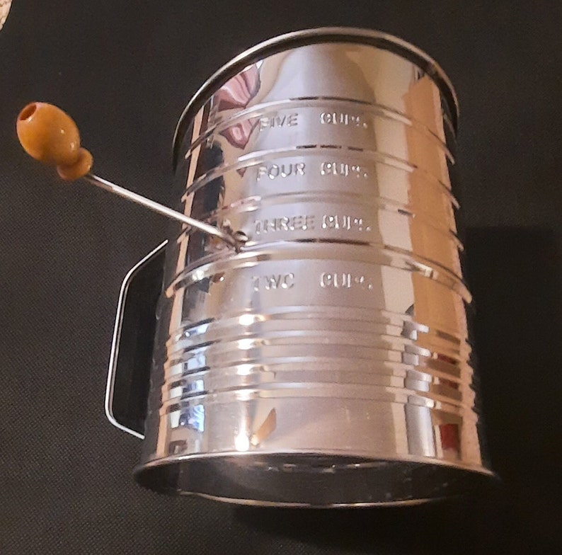 Vintage Fairgrove Five Cup Metal Sifter,flour Sifter,vintage Flour ...