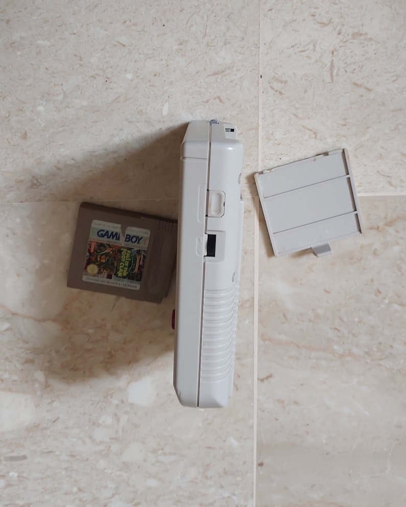 Vintage Nintendo Game Boy With Game Cartridge Original, DMG-01 | Retro ...