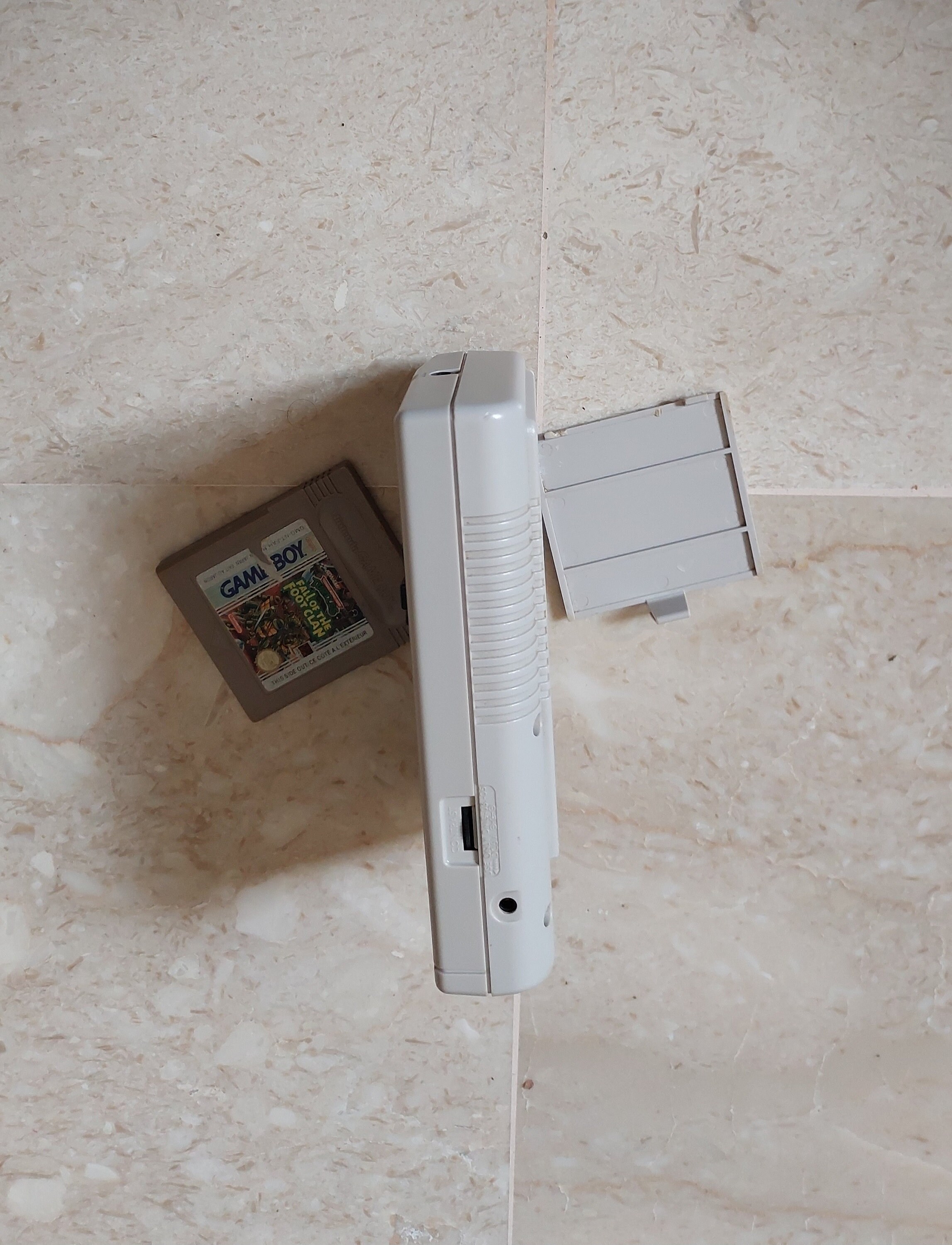 Vintage Nintendo Game Boy With Game Cartridge Original, DMG-01 | Retro ...