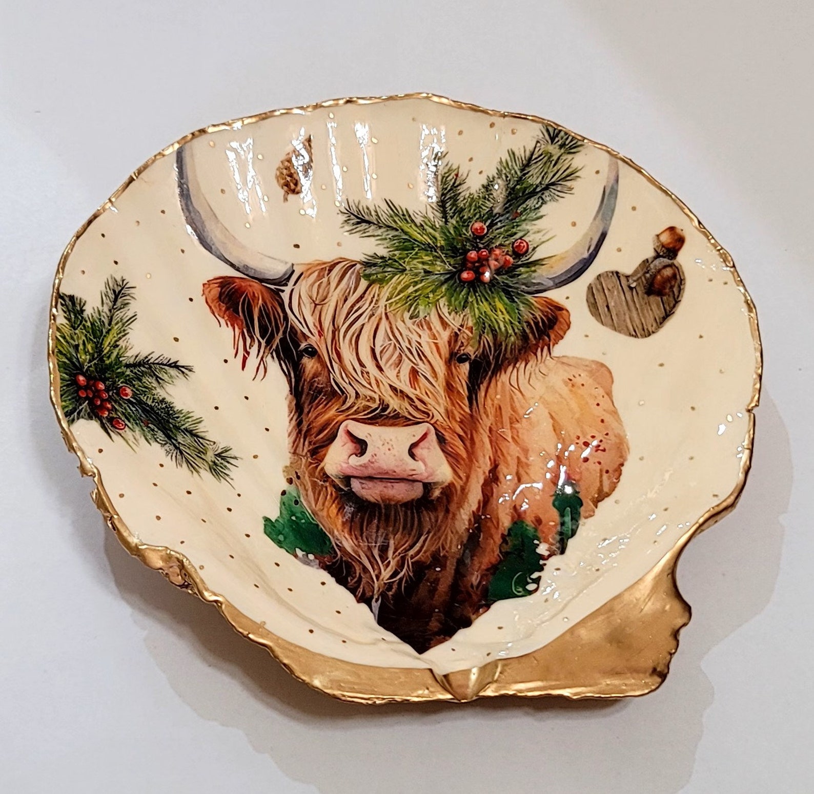 Christmas Highland Cow: Decoupaged Scallop Shell - Etsy