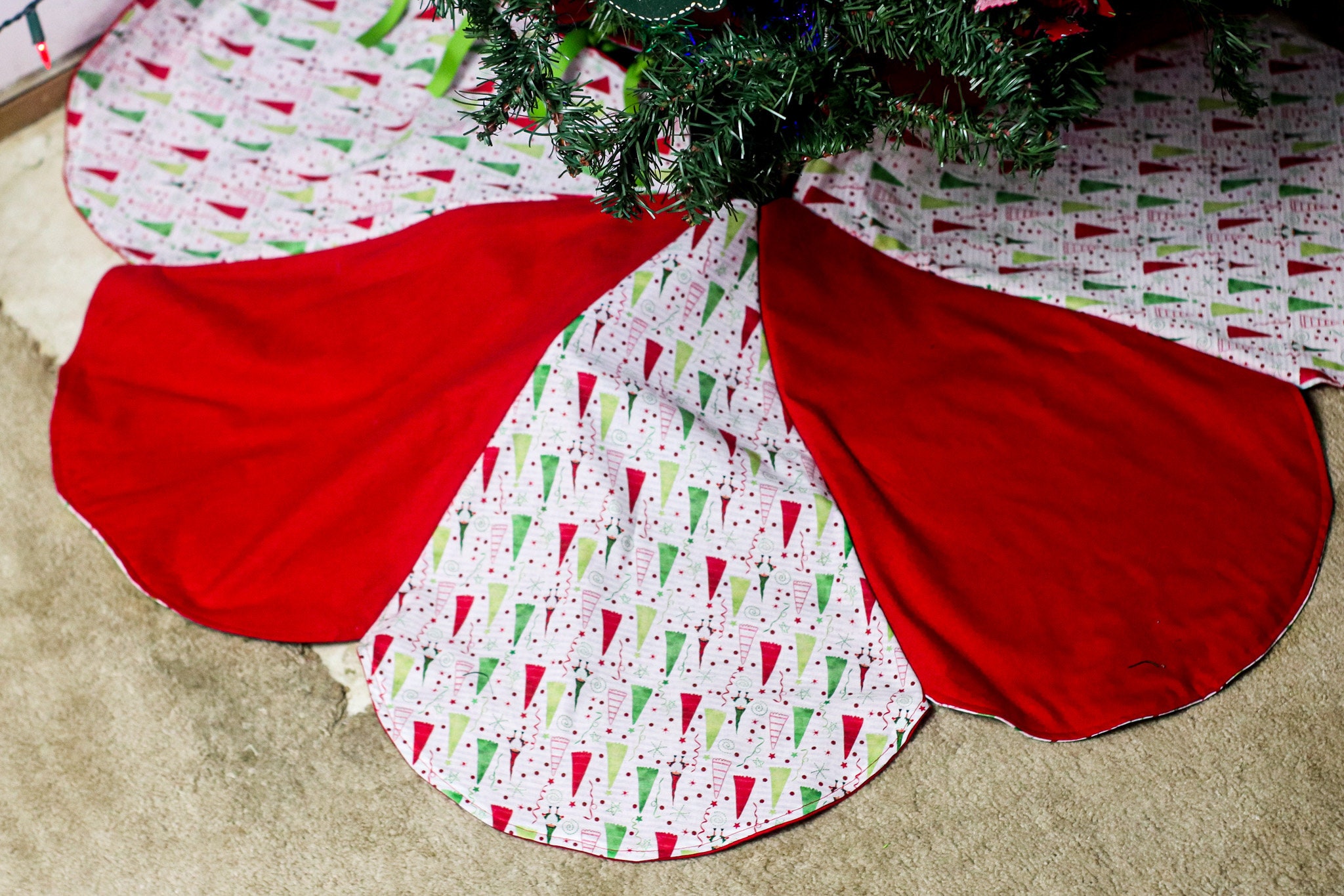 Christmas Tree Skirt Pattern & Sewing Tutorial | Tree Skirt Pattern ...