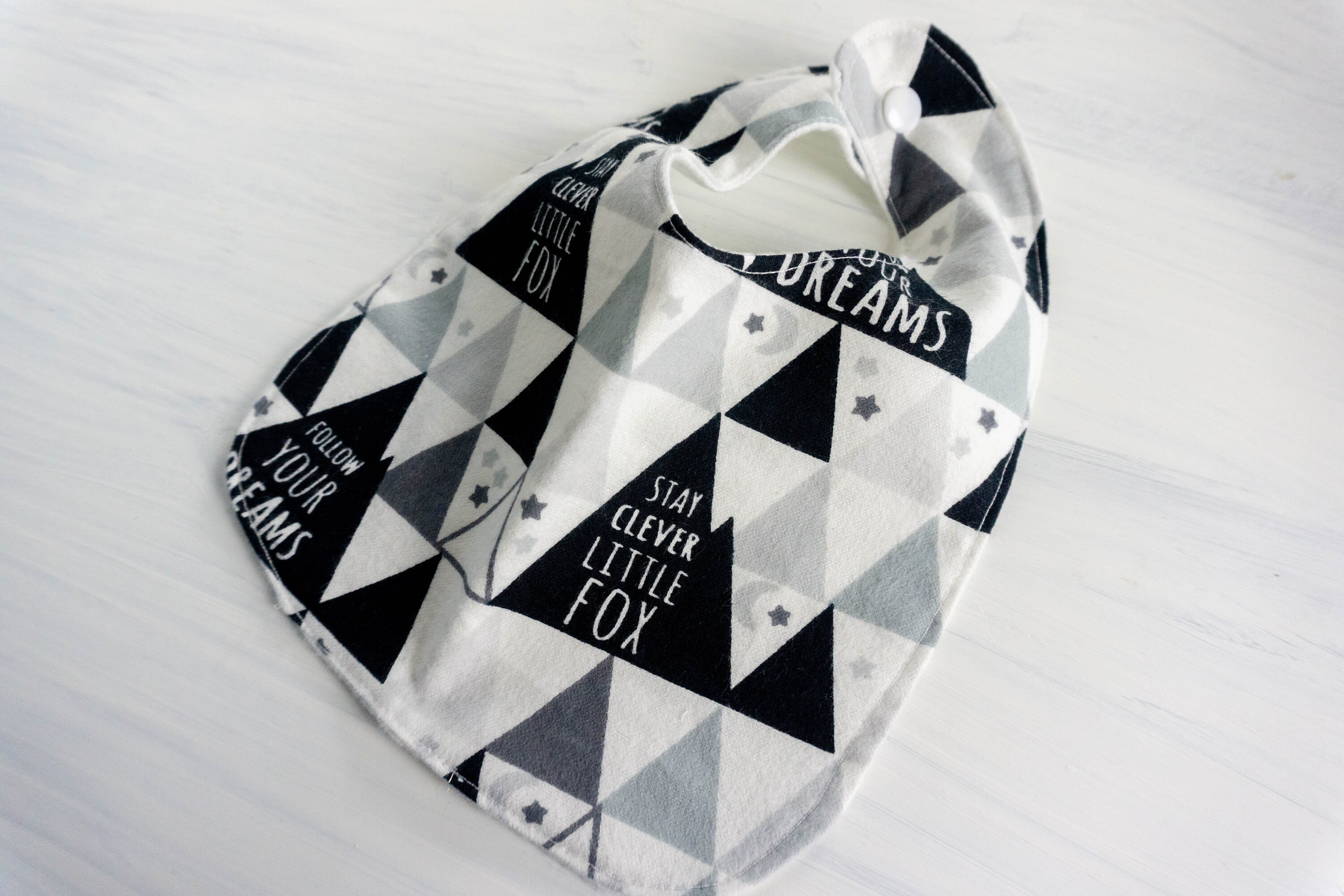 Easy Baby Bib Sewing Pattern & Sewing Tutorial | Baby Bib Pattern ...