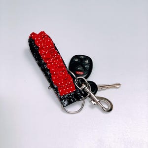 Keychain Wristlet Sewing Pattern & Sewing Tutorial | Wristlet Pattern ...