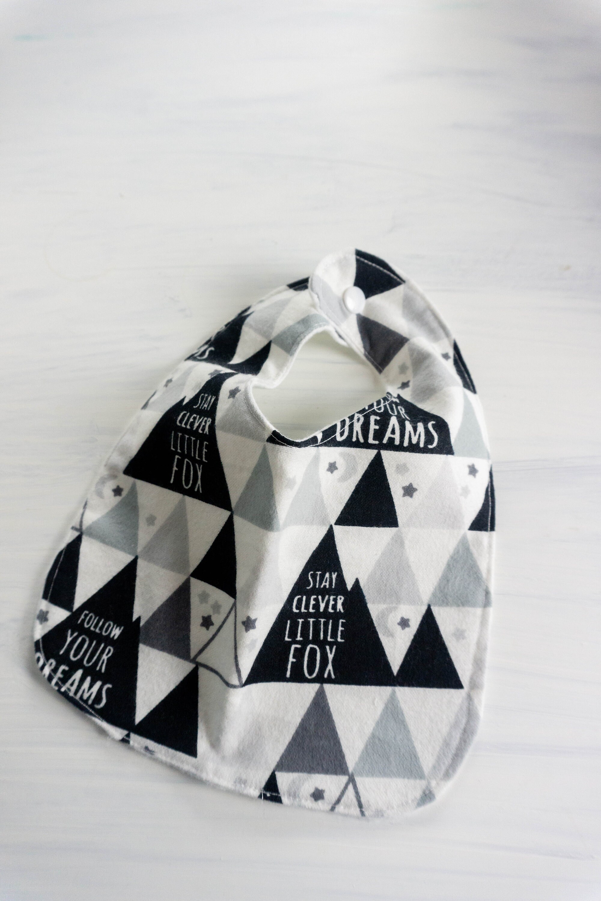 Easy Baby Bib Sewing Pattern & Sewing Tutorial | Baby Bib Pattern ...