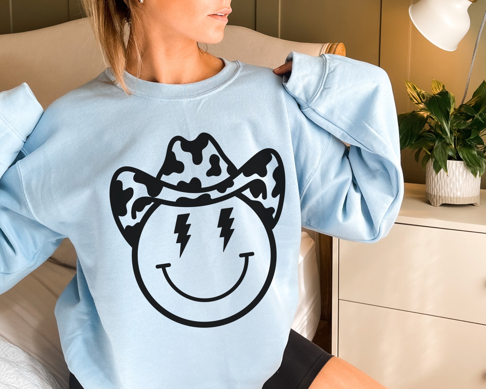 Cowboy Hat Smiley Western Sweatshirt, Oversized Retro Graphic Shirt ...