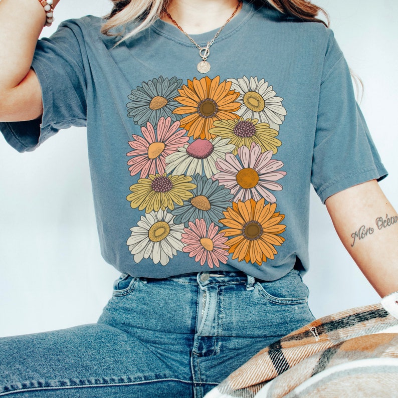 Comfort Colors Retro Daisies Flower T-shirt, Boho Wildflowers Floral ...