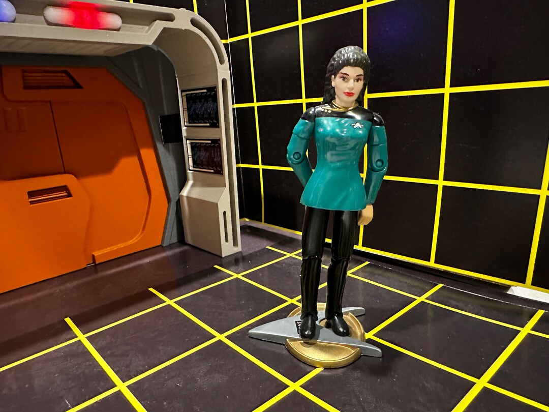 Counselor Troi in Dress Uniform [TNG Season 7 / Wave 1] - Etsy