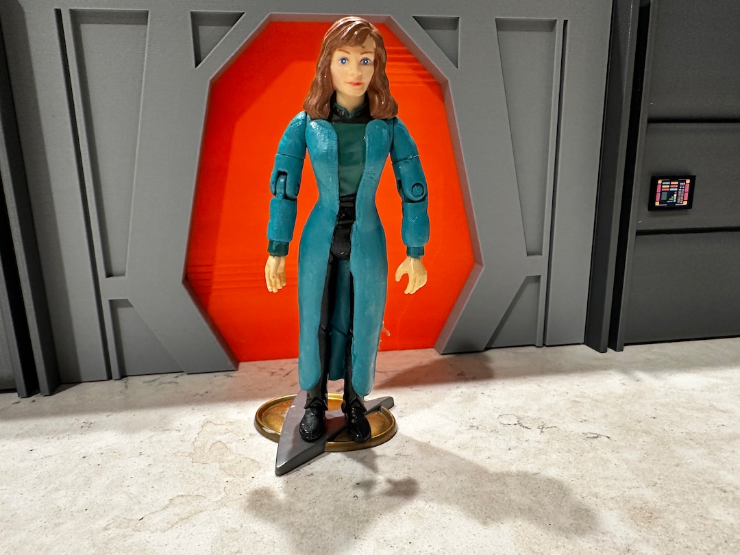 Doctor Crusher in Season 4 Lab Coat [TNG Season 4 / Wave 1] - Etsy