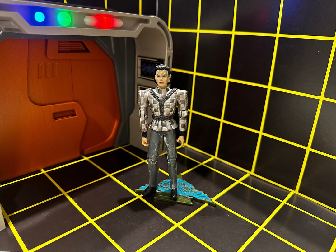 Sub-commander Taris [TNG Season 2 / Wave 1] - Etsy