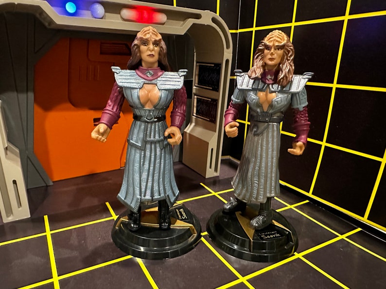 Duras Sisters (lursa and B'etor) From "redemption" [TNG Season 4 / Wave ...