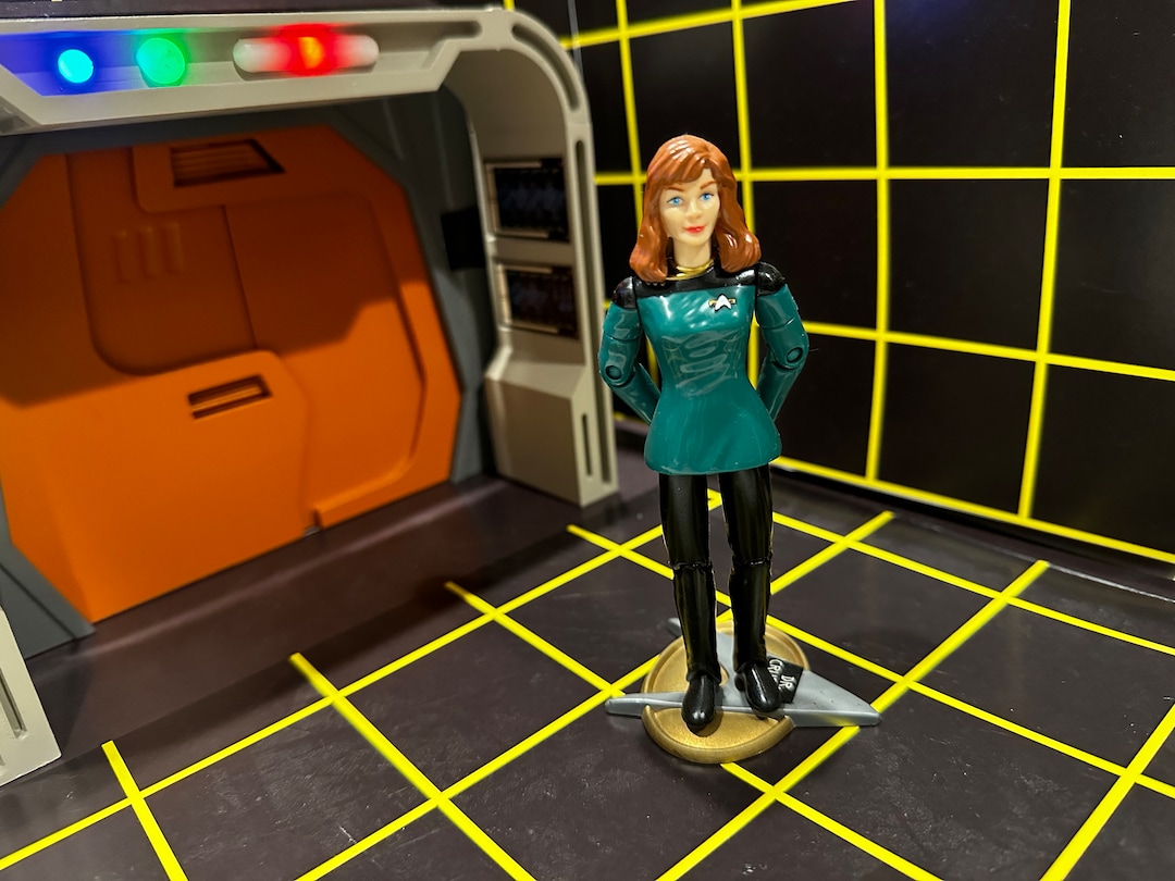 Doctor Crusher in Dress Uniform [TNG Season 7 / Wave 1] - Etsy