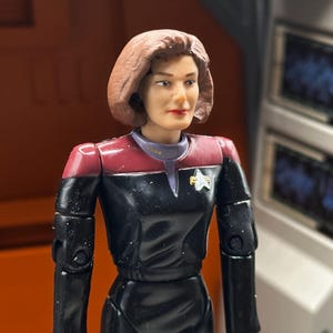 Captain Katherine Janeway From Season 7 [star Trek Voyager - Wave 1] - Etsy