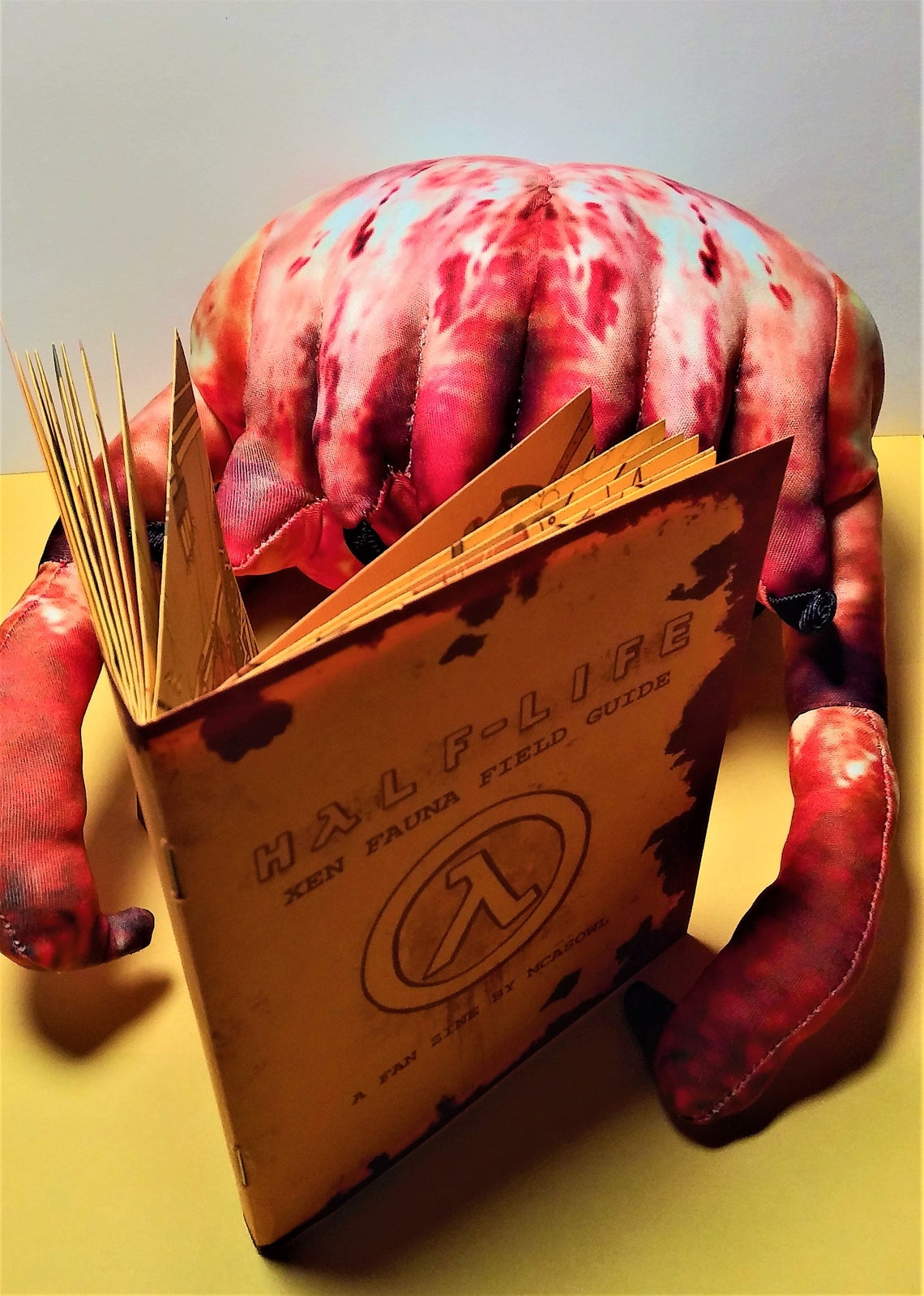 HALF-LIFE Xen Fauna Field Guide Zine (PHYSICAL) - Etsy