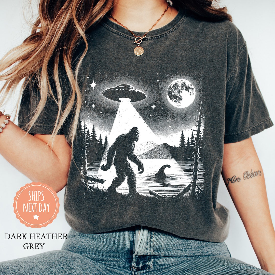 Big Foot UFO T-shirt - Big Foot Shirt - UFO Shirt - Alien Shirt ...