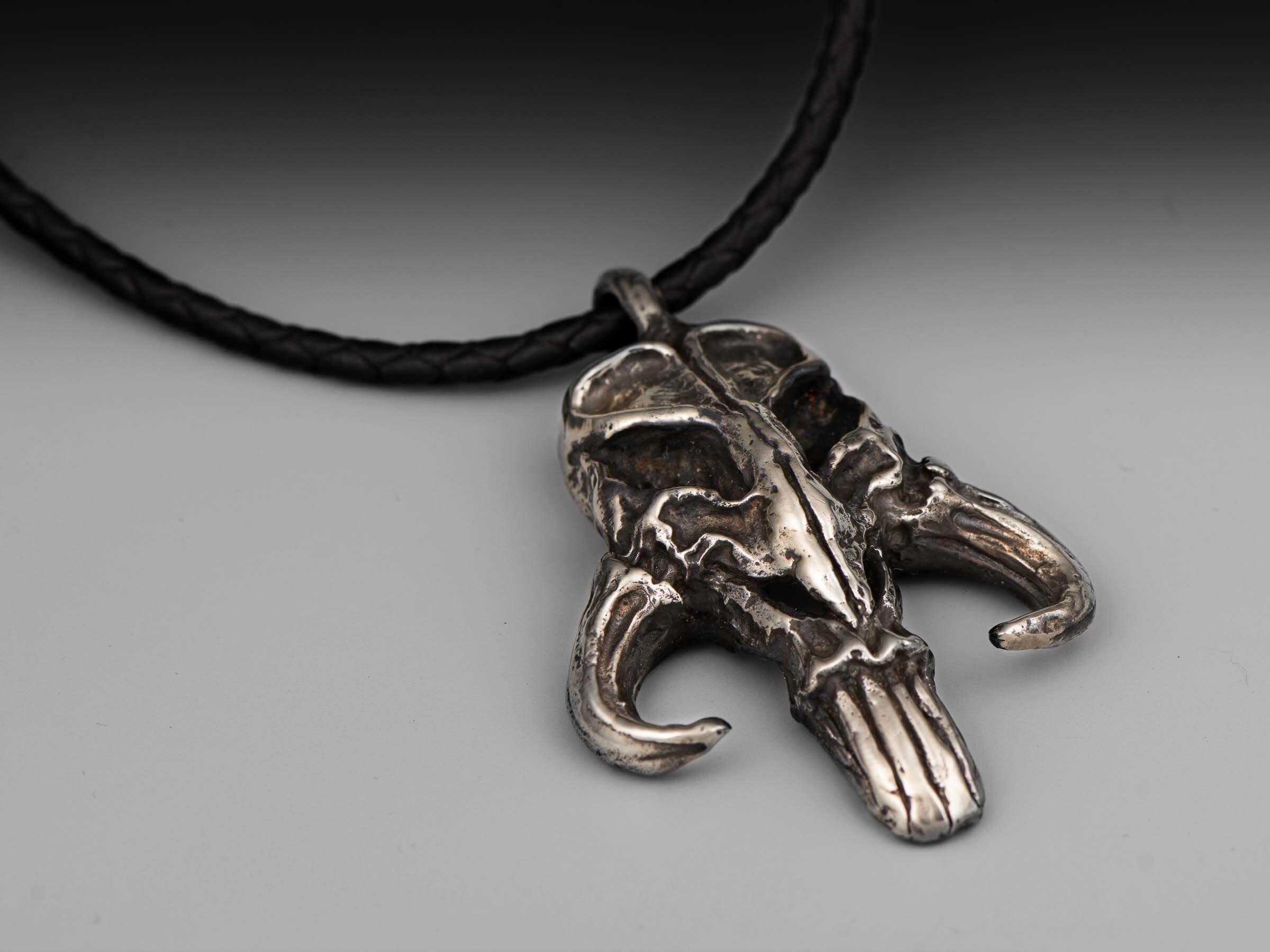 Mandalorian Mythosaur Pendant / Grogu Necklace - Etsy