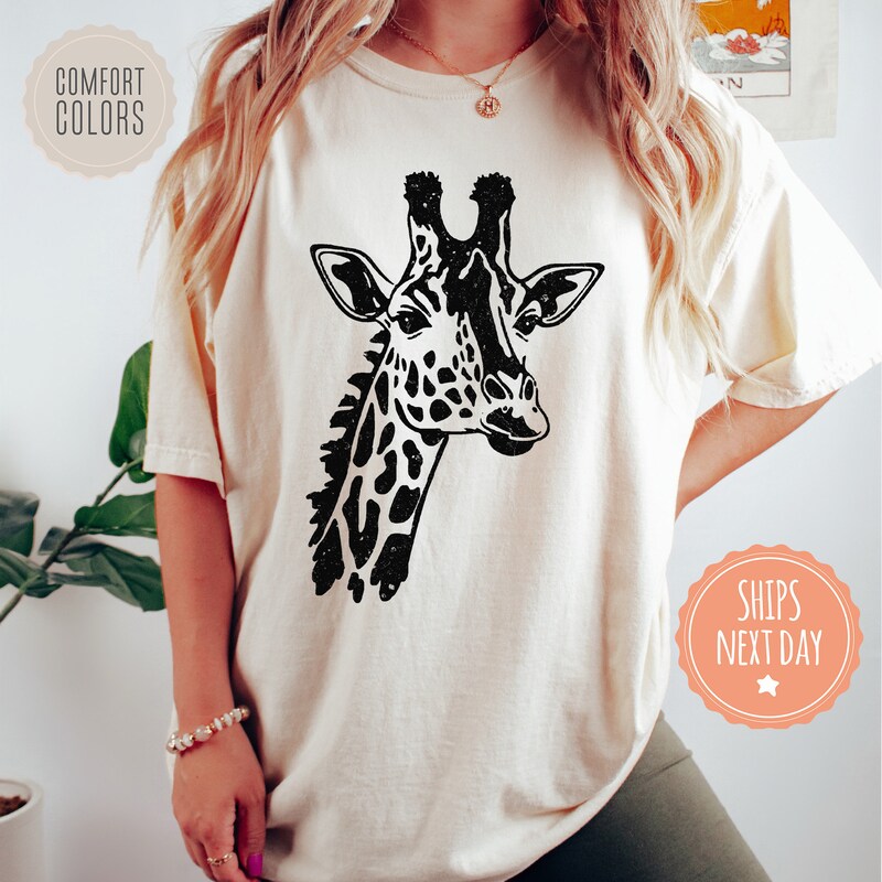 Giraffe Tee - Etsy