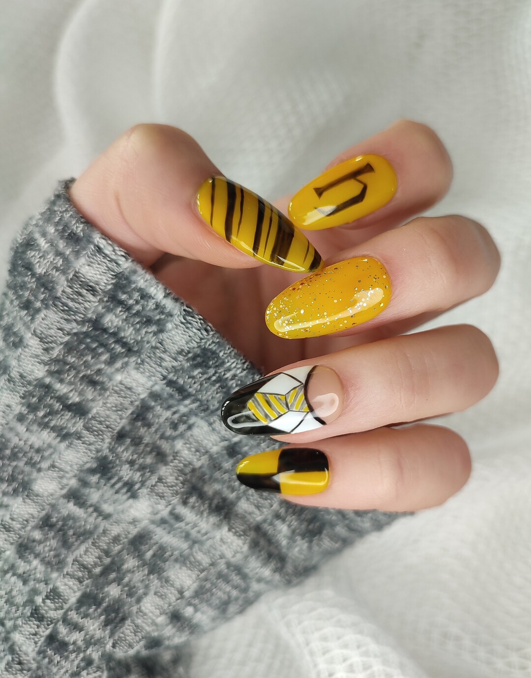 Handmade, Reusable and Customizable Press-on Nails. Hufflepuff Model - Etsy