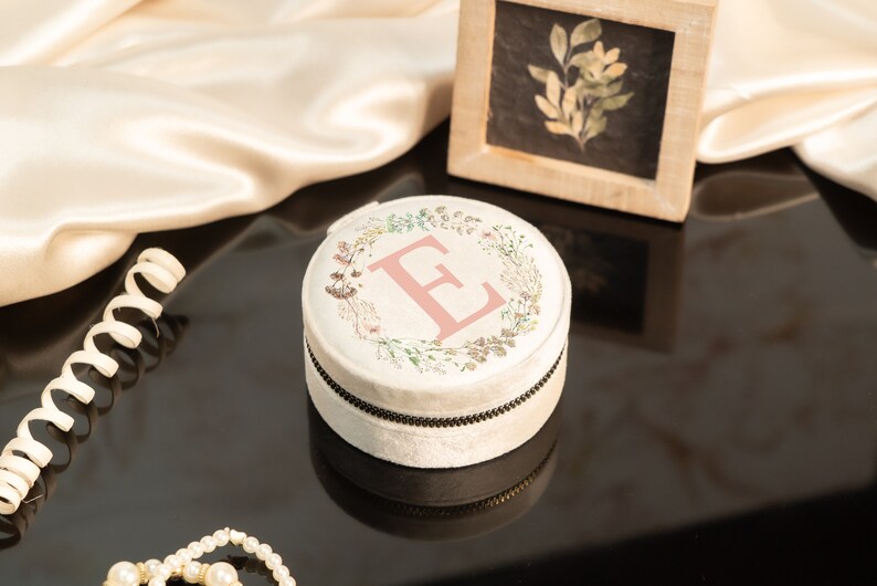 Floral Wreath Initial Jewelry Box, Personalized Velvet Jewelry Storage ...
