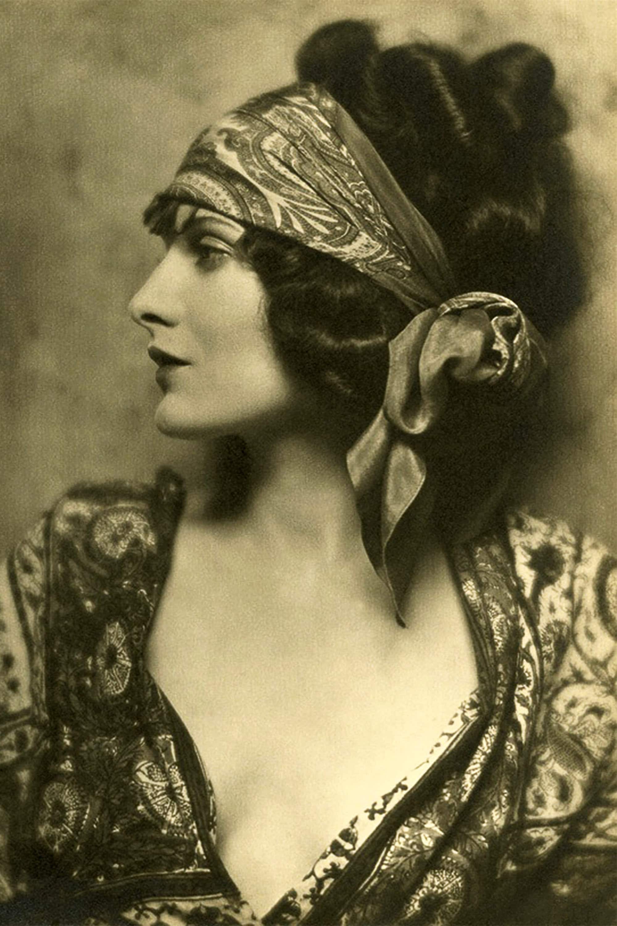 1920's Hollywood, Evelyn Brent, Head Scarf Flapper Era Art Deco, Old ...