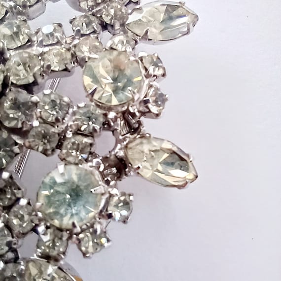 Vintage very large round rhinestone brooch, clear cry… - Gem