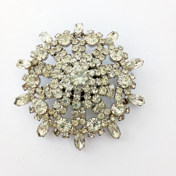 Vintage very large round rhinestone brooch, clear cry… - Gem