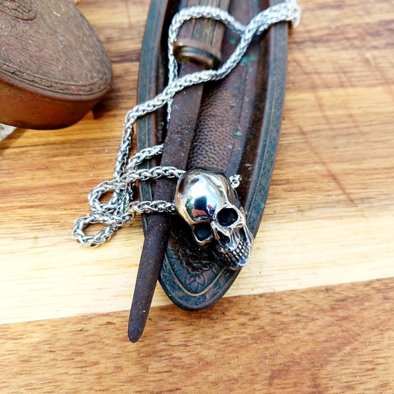 Vintage scary skull necklace, silver tone wheat chain… - Gem