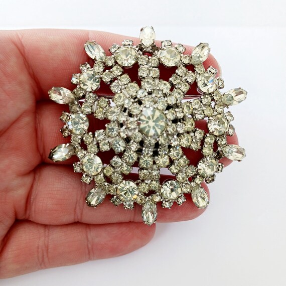 Vintage very large round rhinestone brooch, clear cry… - Gem