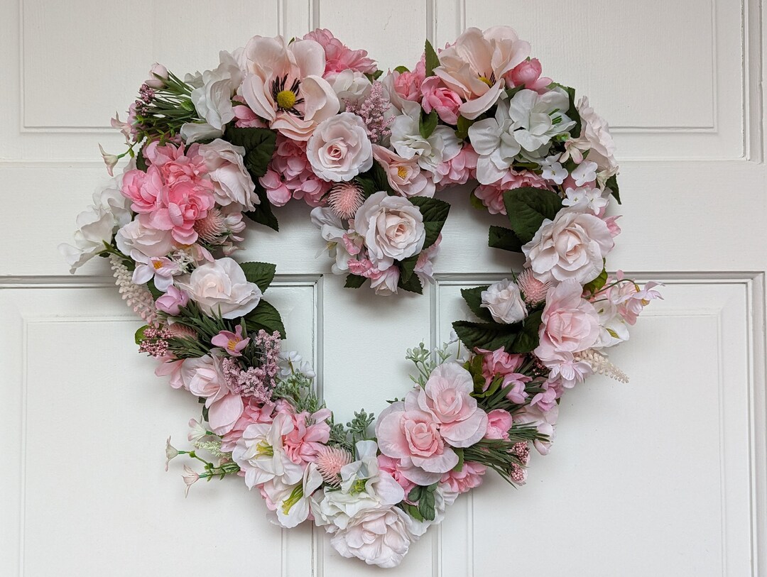 Heart-shaped Vintage-style Wreath With Pink and White Flowers Pew ...